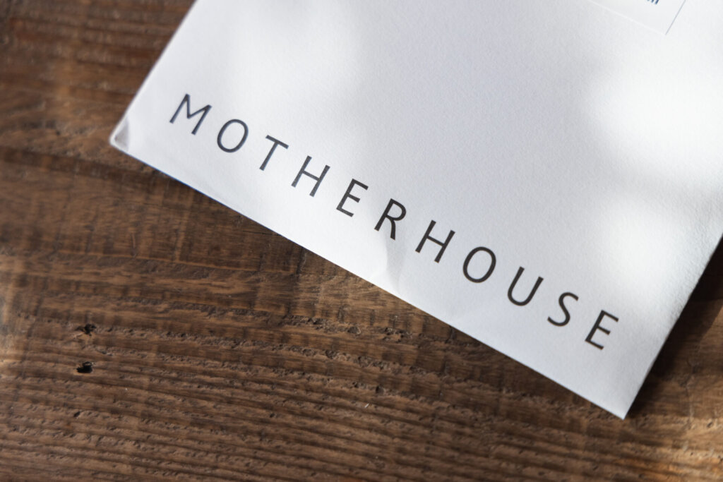 愛着と、ストーリーの関係とは。MOTHERHOUSEの春夏コレクション2024が届いた。 | signature – シグネチャー